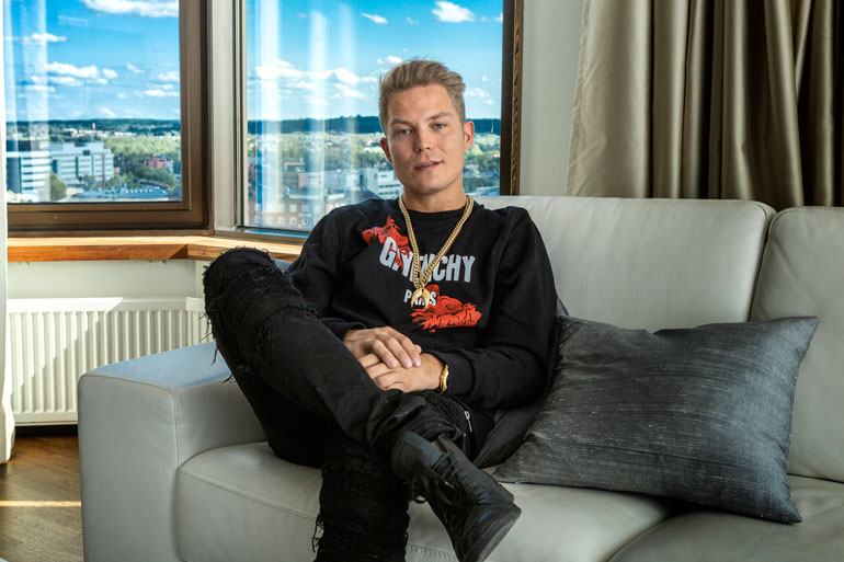 Cheek uhattiin tappaa ennen Hartwall-areenan keikkaa! Uransa päättävä ...