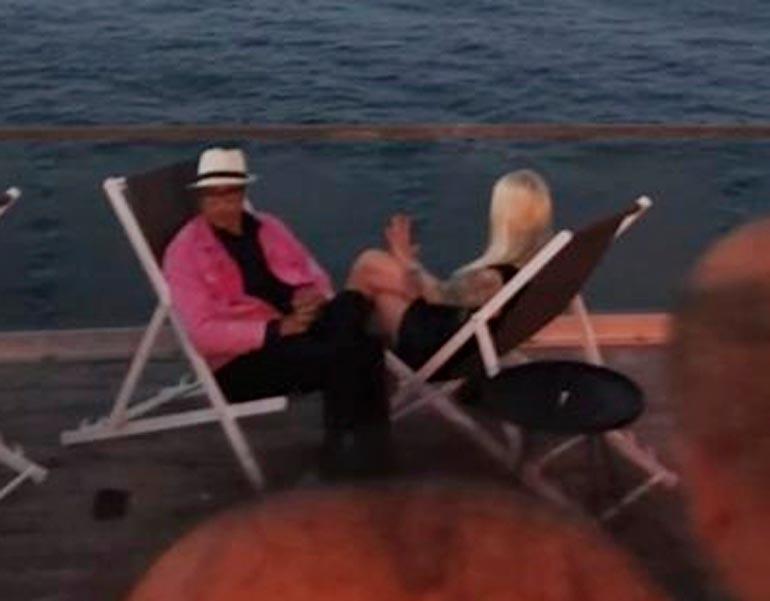 Ohhoh! Pornotähti Sandra Bay vaihtoi julkkisheilaa juhannusyössä ...