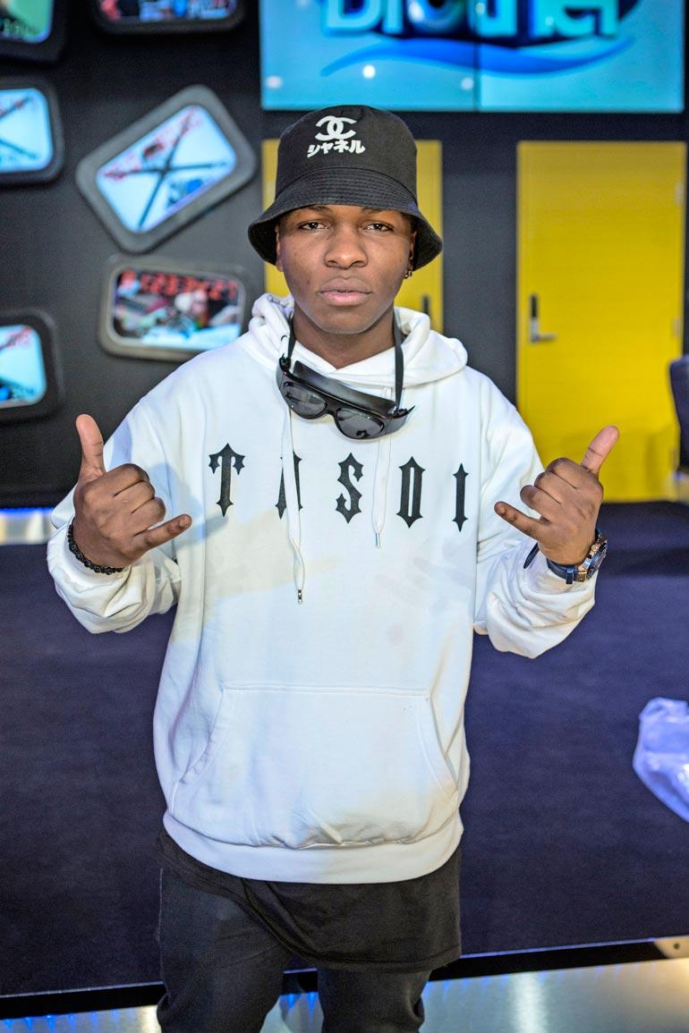 Ohhoh! Pornotähti Sandra Bay vaihtoi julkkisheilaa juhannusyössä ...